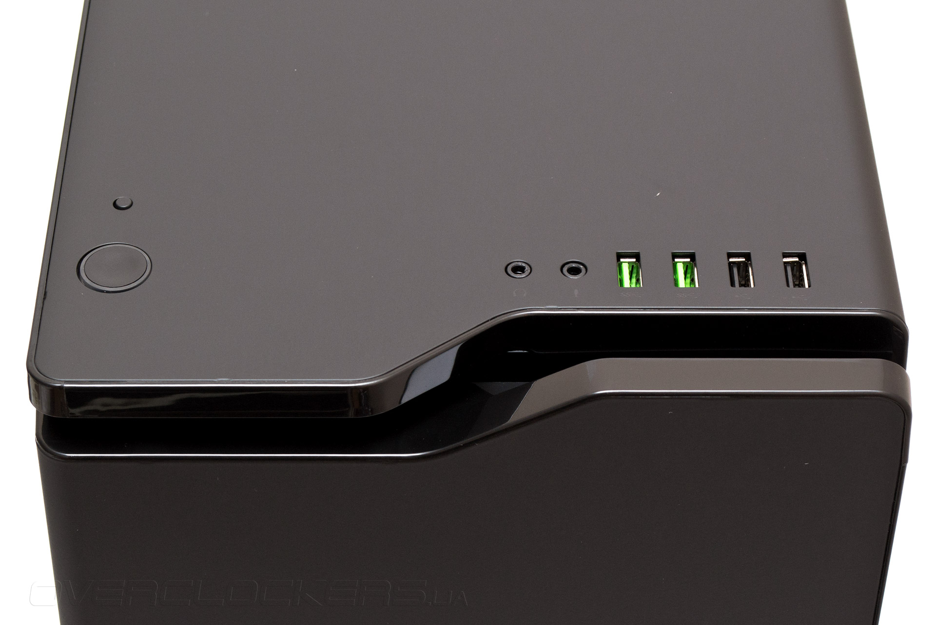 Обзор корпуса NZXT H440. Designed by Razer