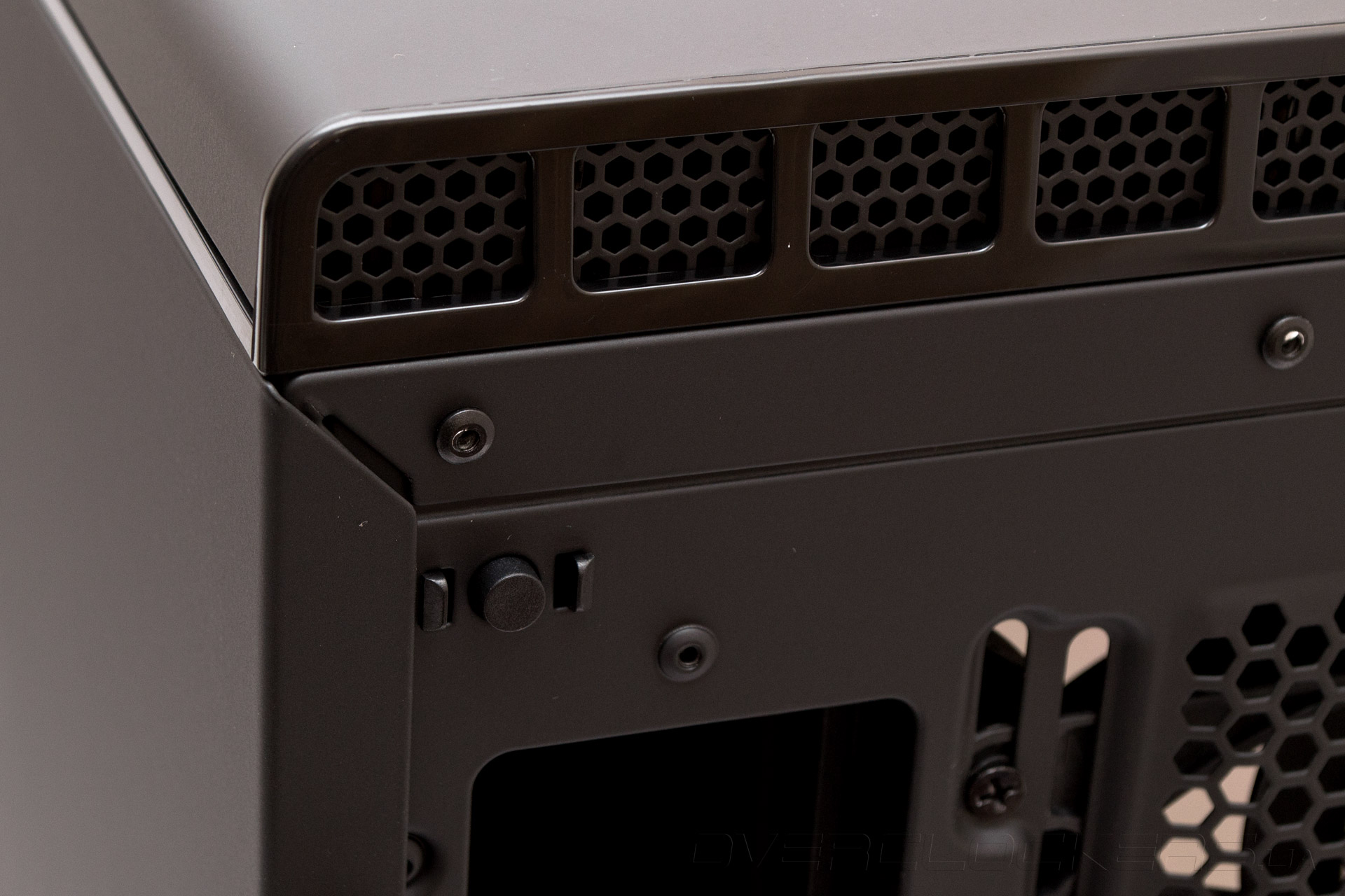 Обзор корпуса NZXT H440. Designed by Razer