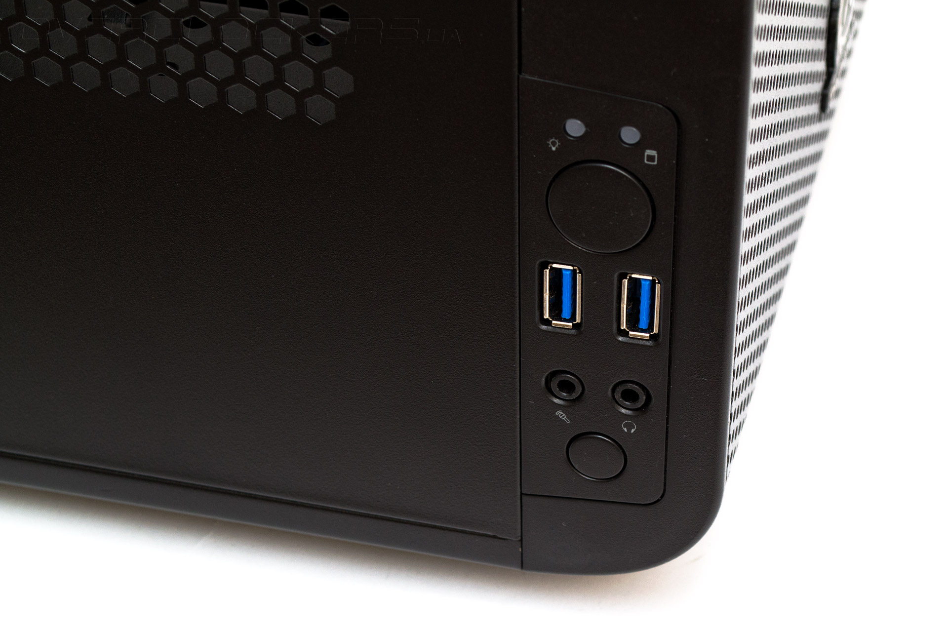 Обзор корпуса Thermaltake Core V1