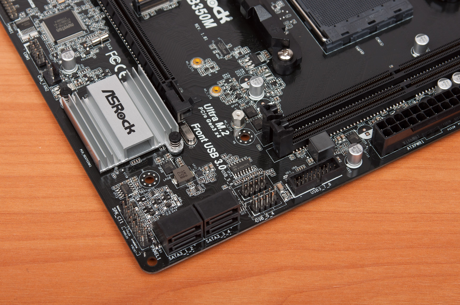 Обзор материнской платы ASRock AB350M. Манёвры на мелководье