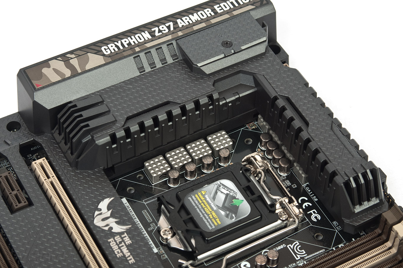 Обзор материнской платы ASUS Gryphon Z97 Armor Edition для процессоров ...