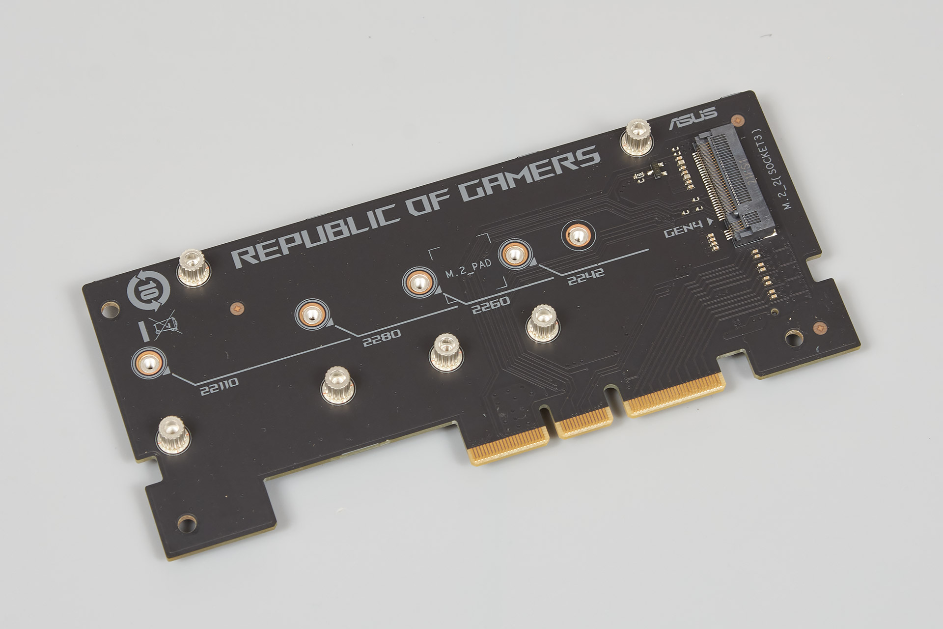 Обзор материнской платы ASUS ROG Crosshair X670E Gene. Маленький формат ...