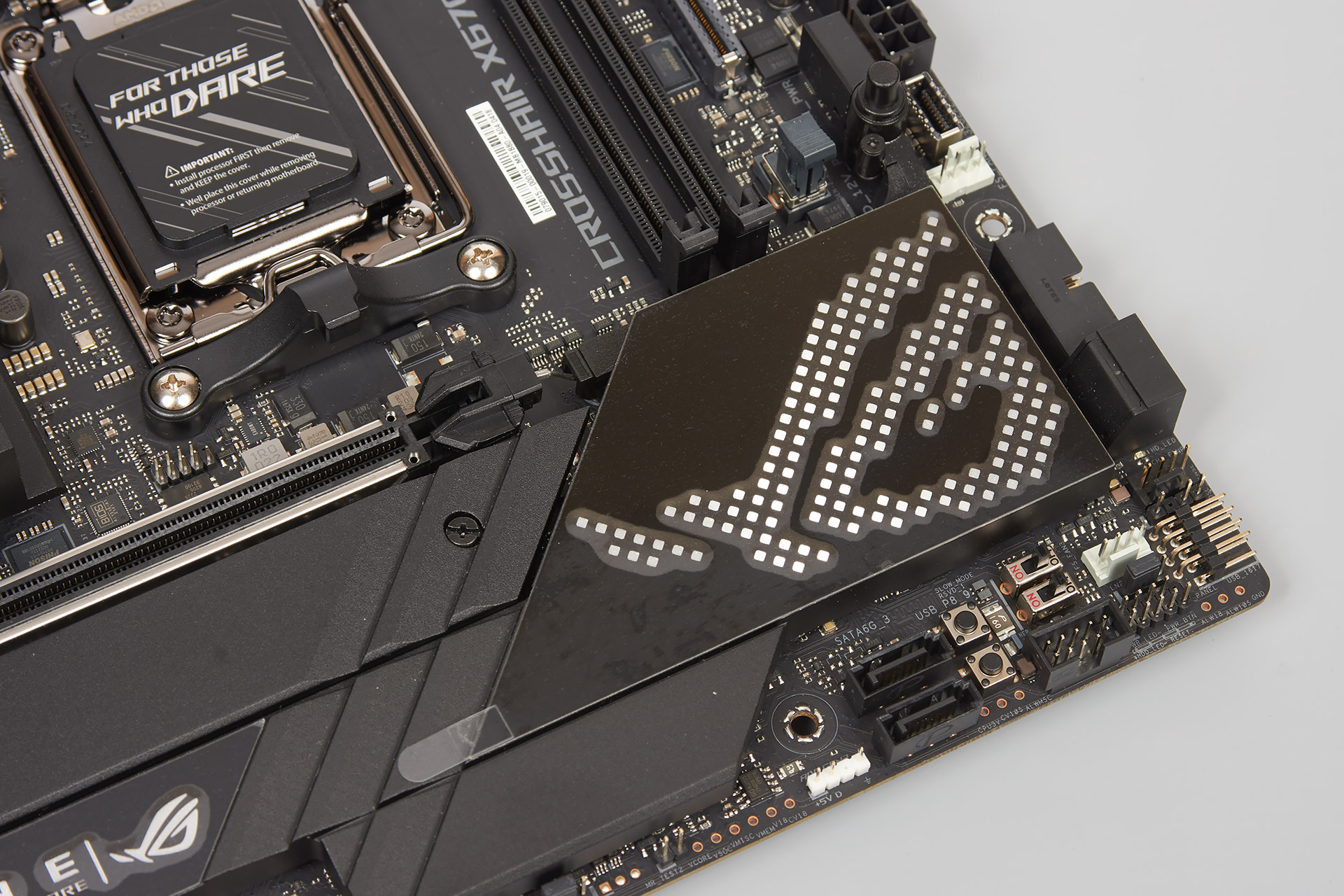 Обзор материнской платы ASUS ROG Crosshair X670E Gene. Маленький формат ...