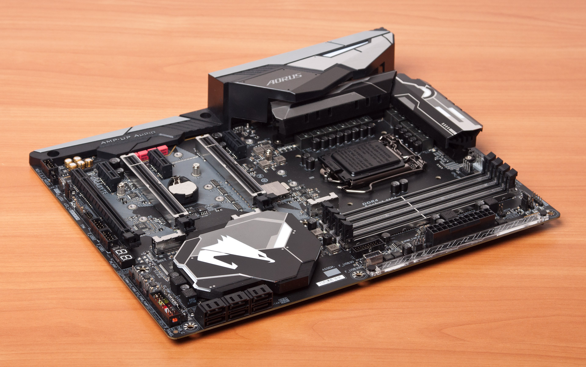 Обзор материнской платы Gigabyte Z370 Aorus Gaming 5. Яркий стиль