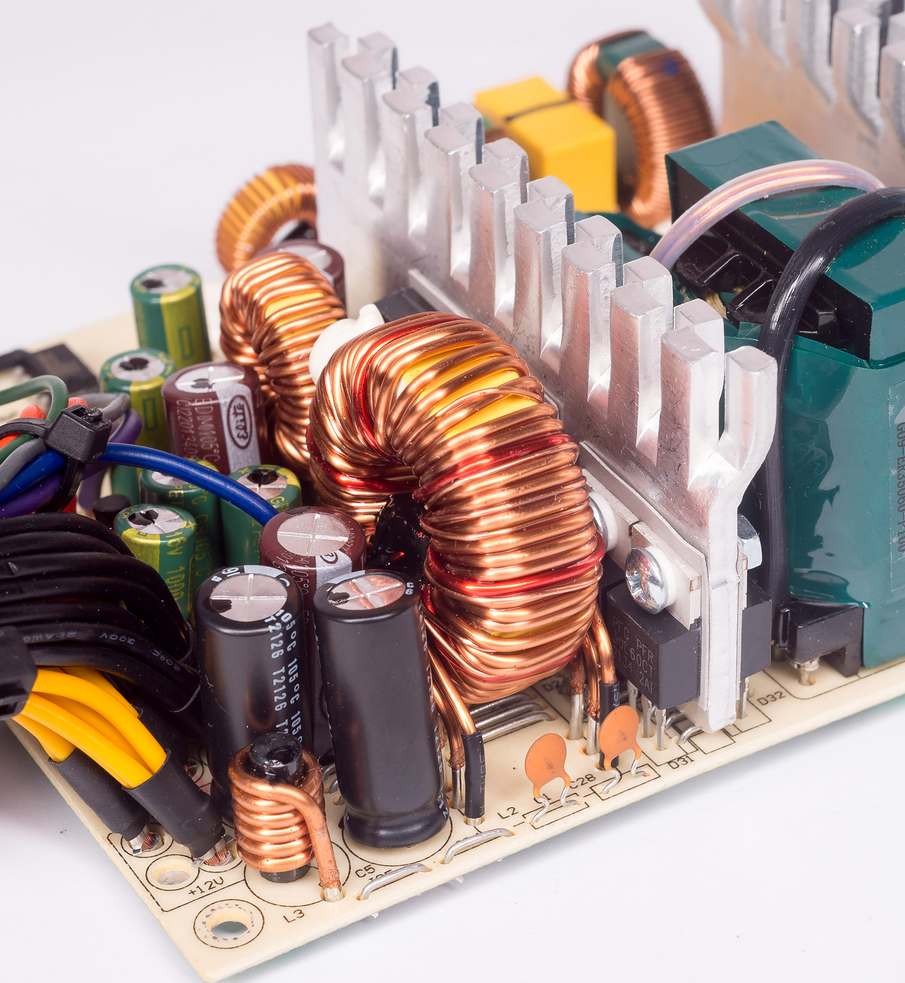 Обзор блока питания Chieftec Value APB-700B8 мощностью 700 Вт