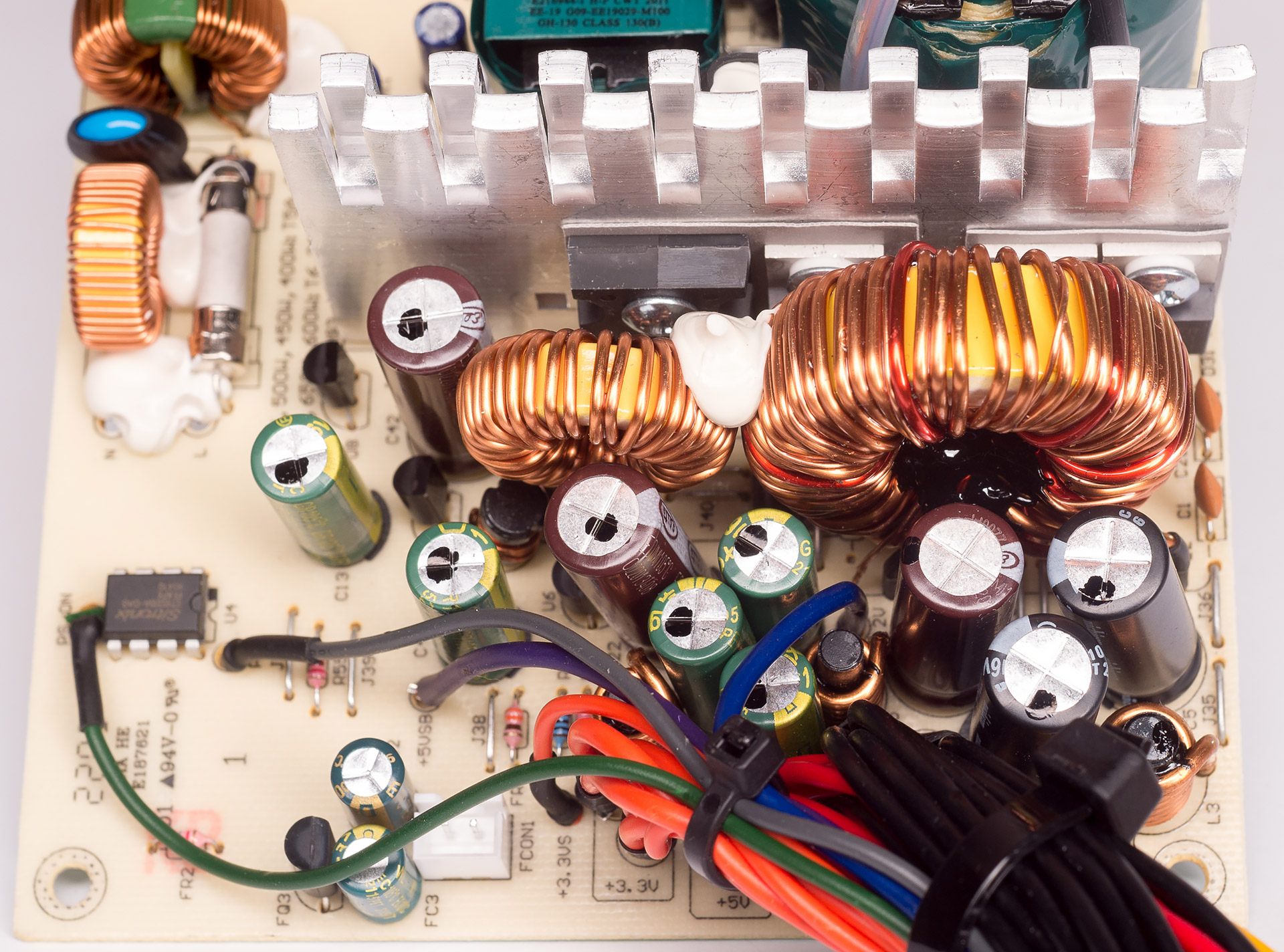 Обзор блока питания Chieftec Value APB-700B8 мощностью 700 Вт