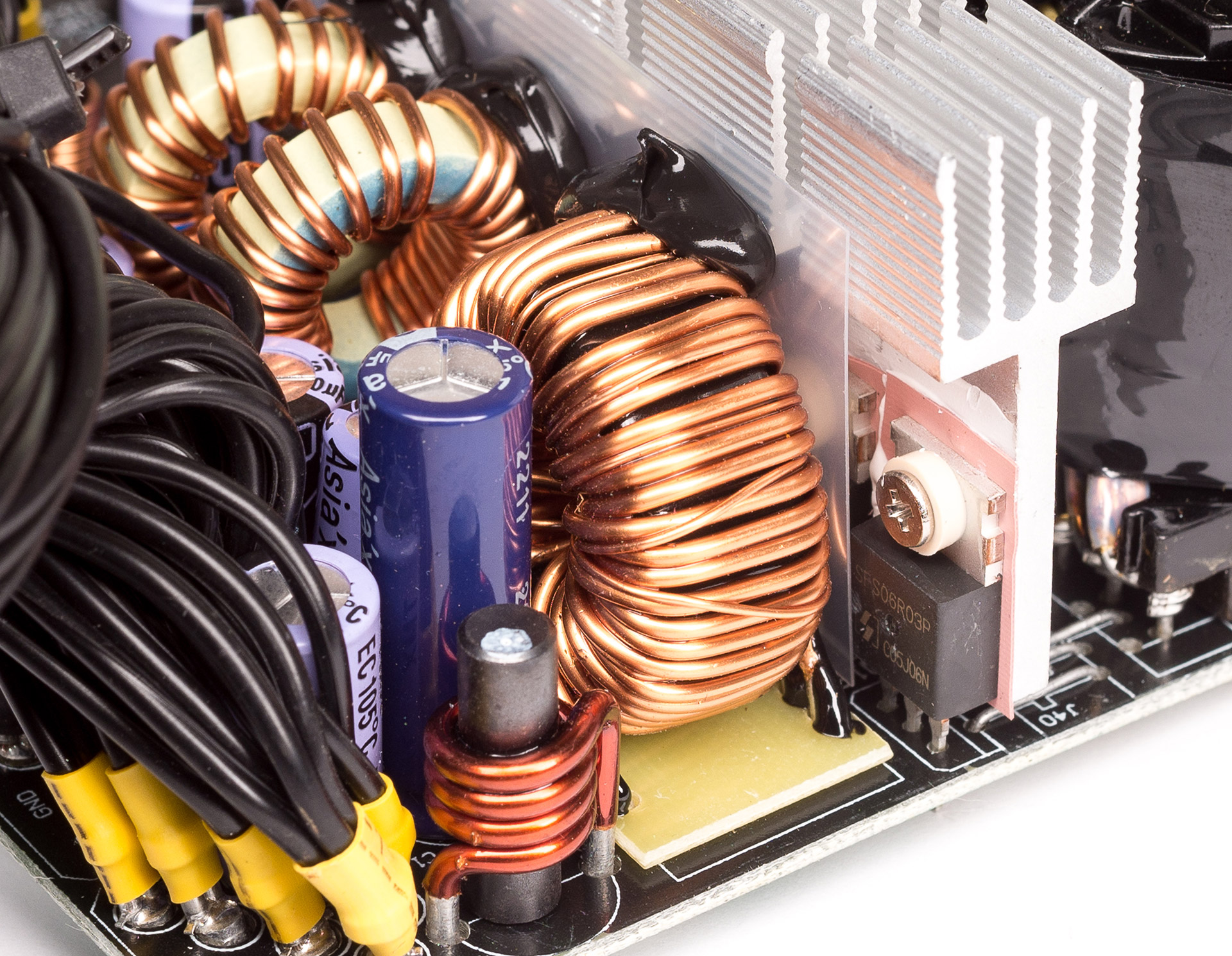 Обзор блока питания DeepCool PF700 мощностью 700 Вт