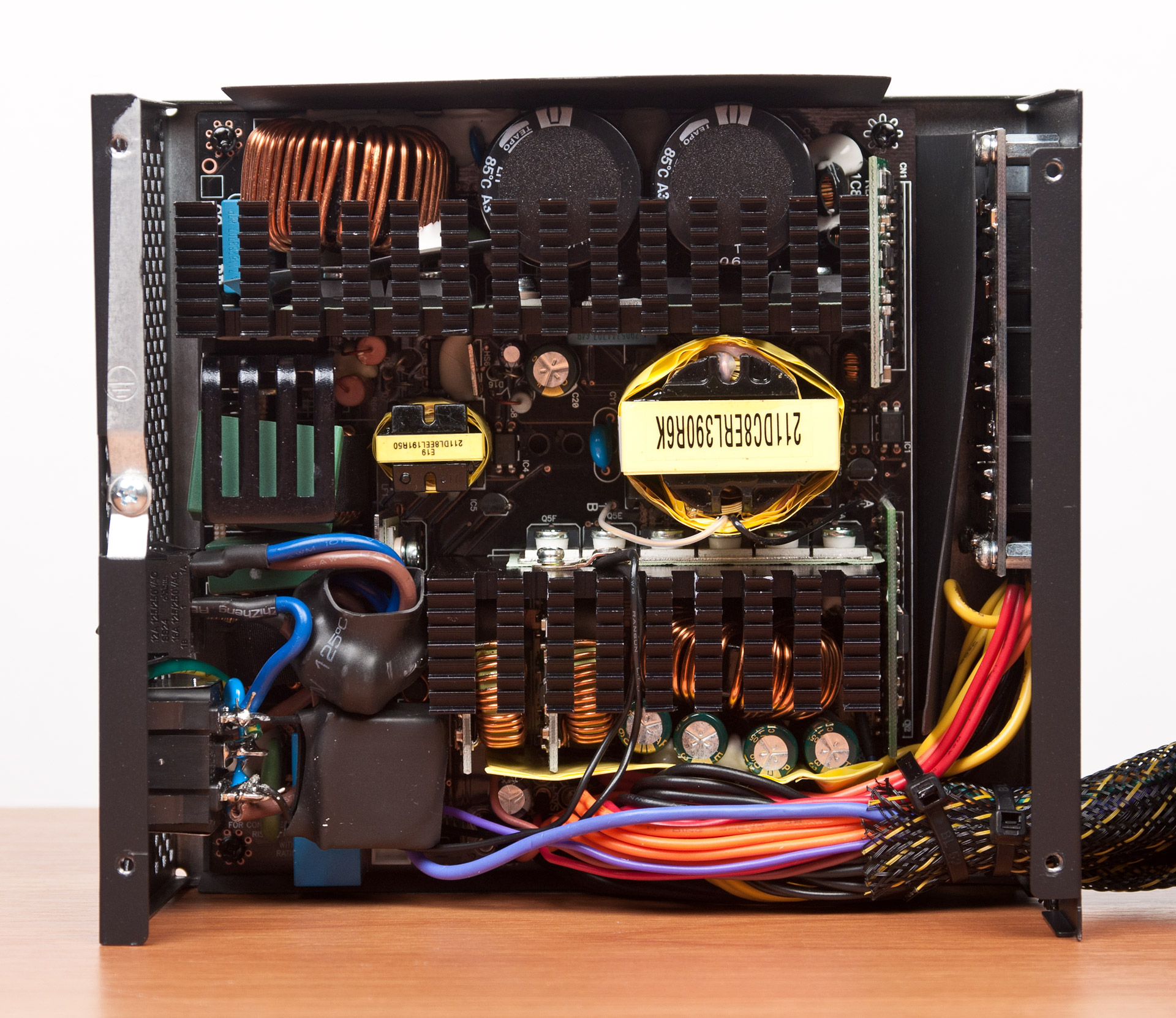 Обзор блока питания Raidmax RX-1200AE-B серии Cobra и мощностью 1200 Вт